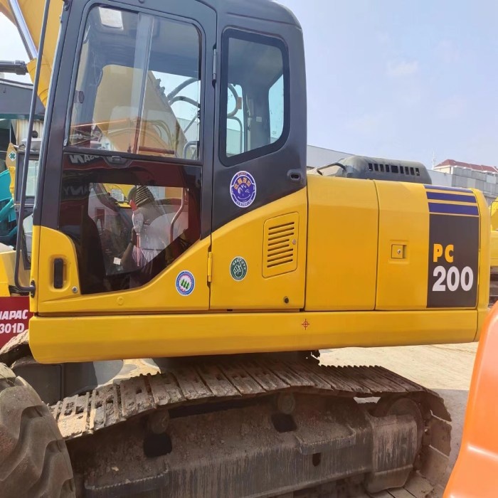 Komatsu pc200-7