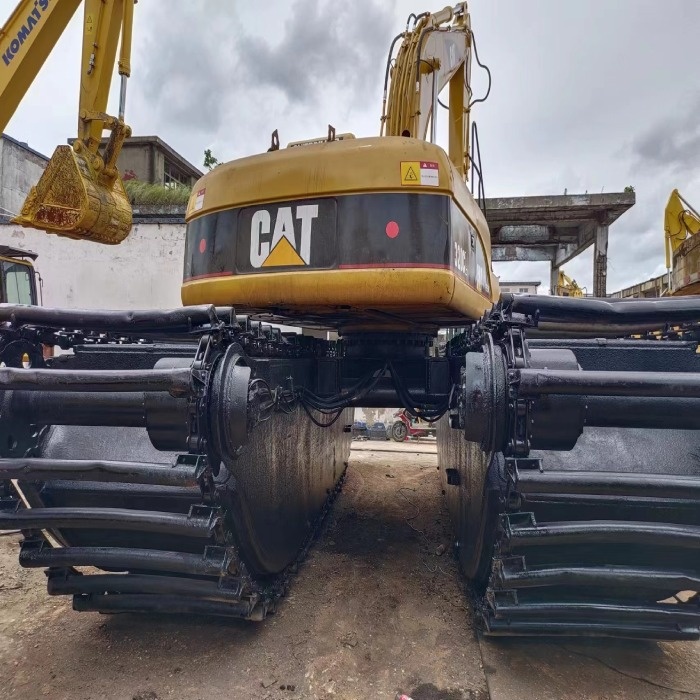 320C Amphibious excavator