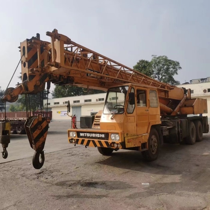 TADANO TL300E