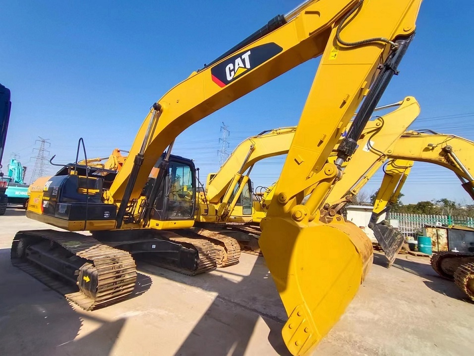 CAT 320D
